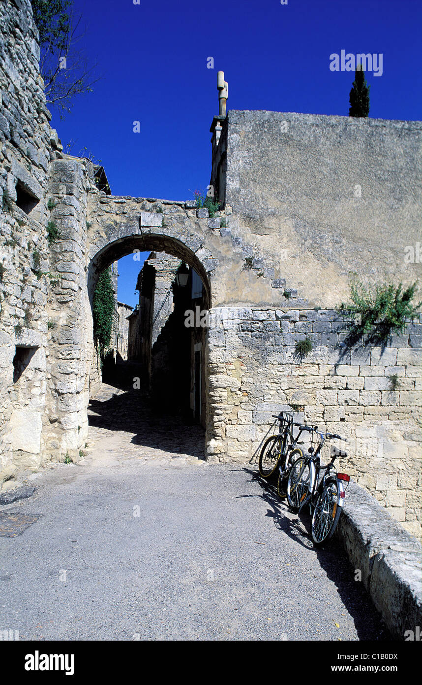 France, Vaucluse, Luberon, Oppede le Vieux, medieval village Stock ...