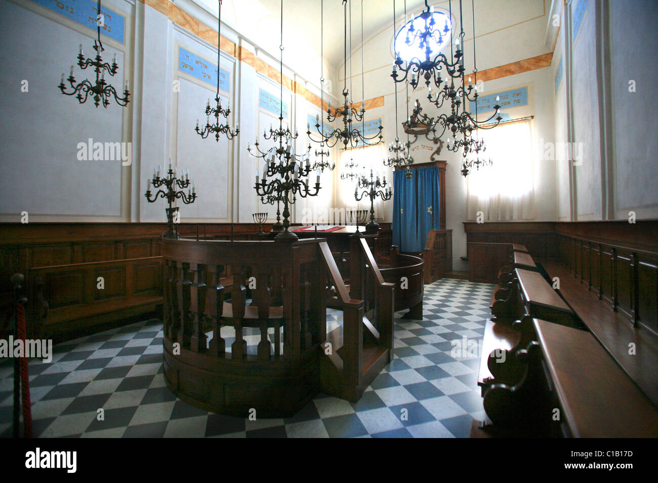 Jewish religion synagogue hi-res stock photography and images - Alamy