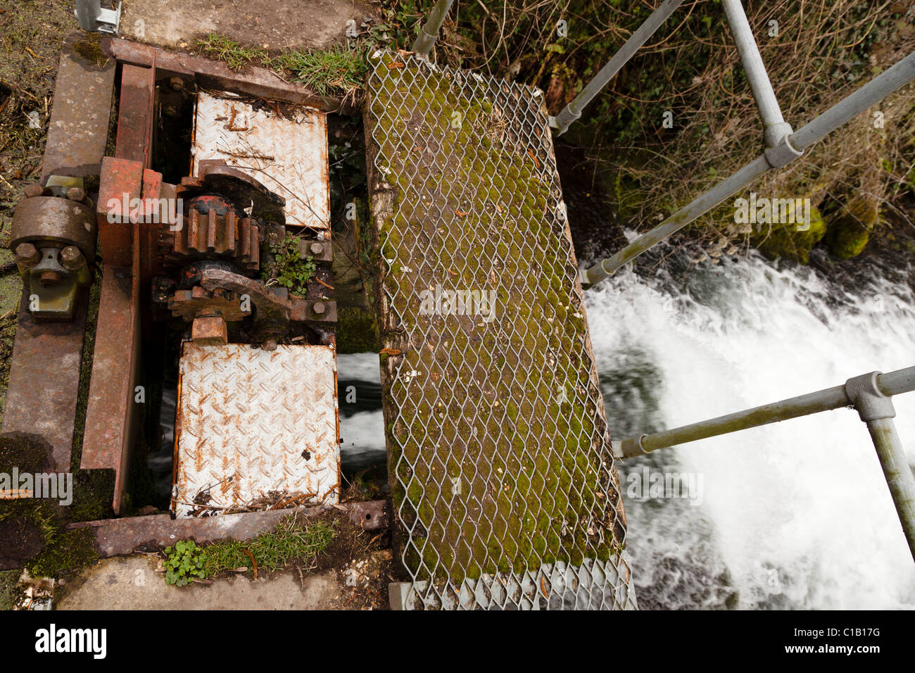 detail of weir mechanism for raising weir gate on itchen navigation ...