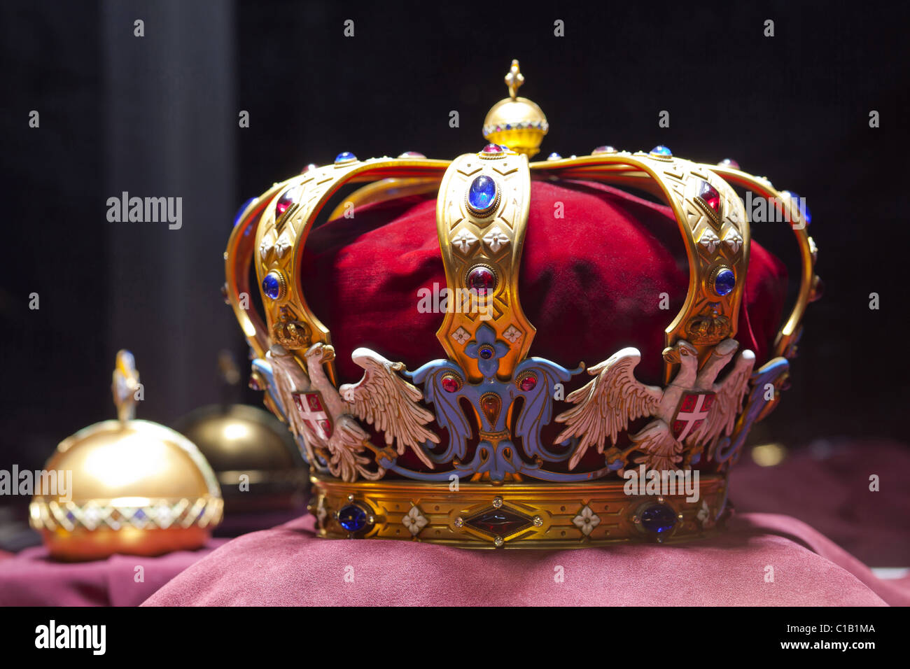 Crown hi-res stock photography and images - Alamy