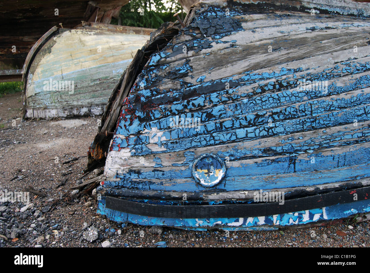 Broken boats hi-res stock photography and images - Alamy