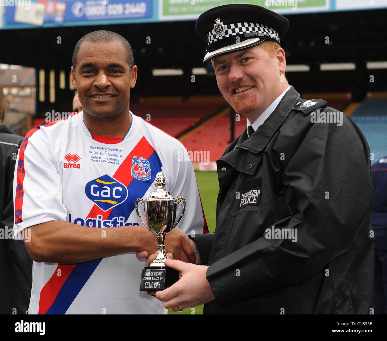 Crystal palace trophy hi-res stock photography and images - Alamy