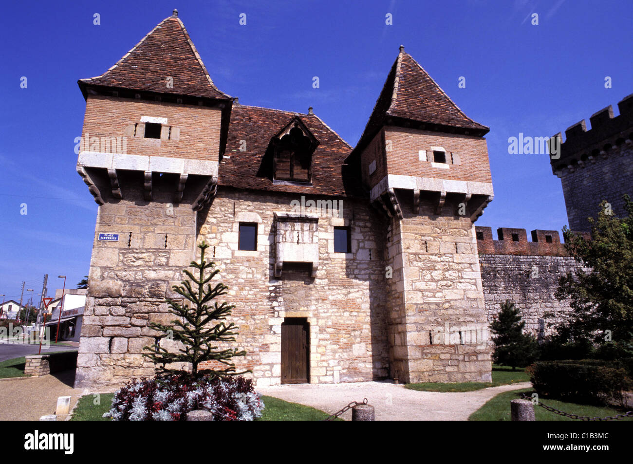 France, Lot, Cahors, Barbacane, fortification vestiges Stock Photo - Alamy