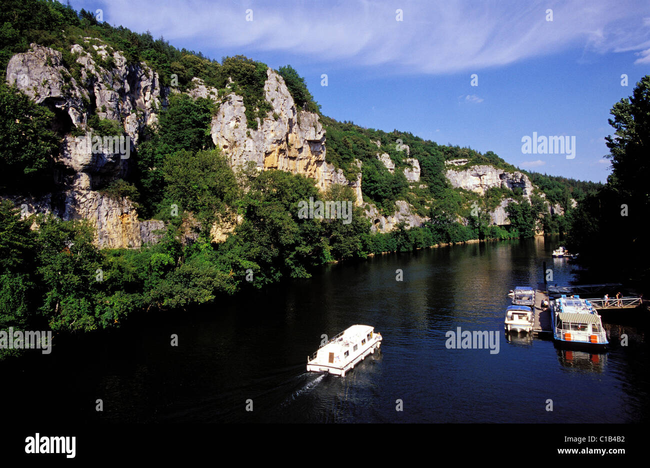 France, Lot, Lot Valley, fluvial tourism on the Lot River near Bouzies ...
