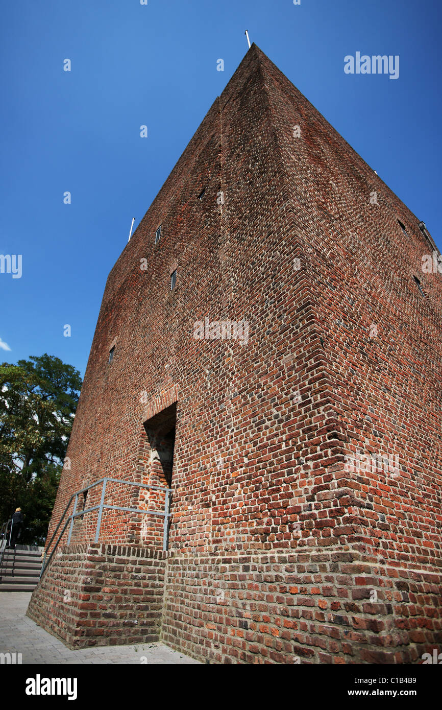 Defending tower hi-res stock photography and images - Alamy