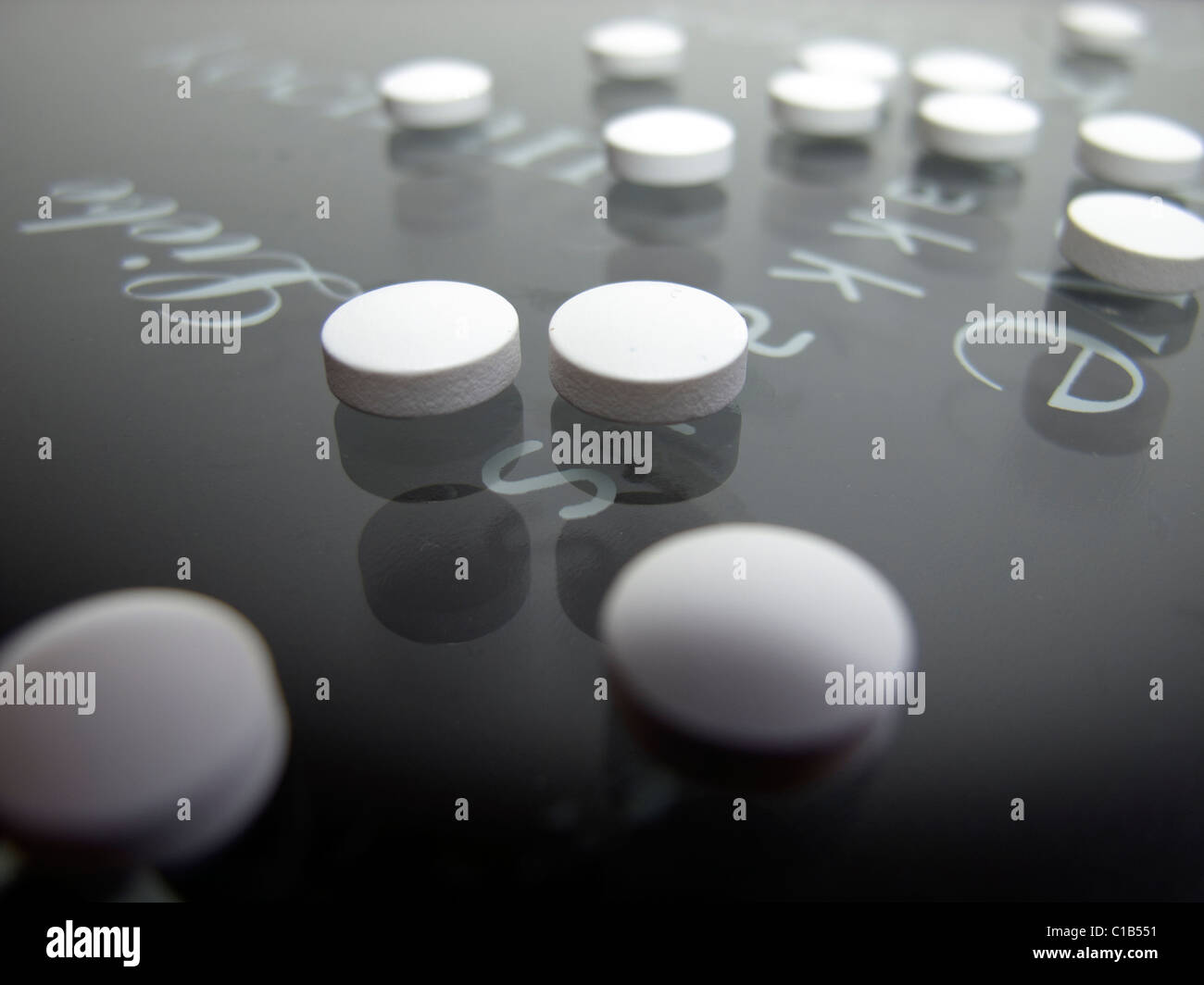 Generic pills hi-res stock photography and images - Alamy