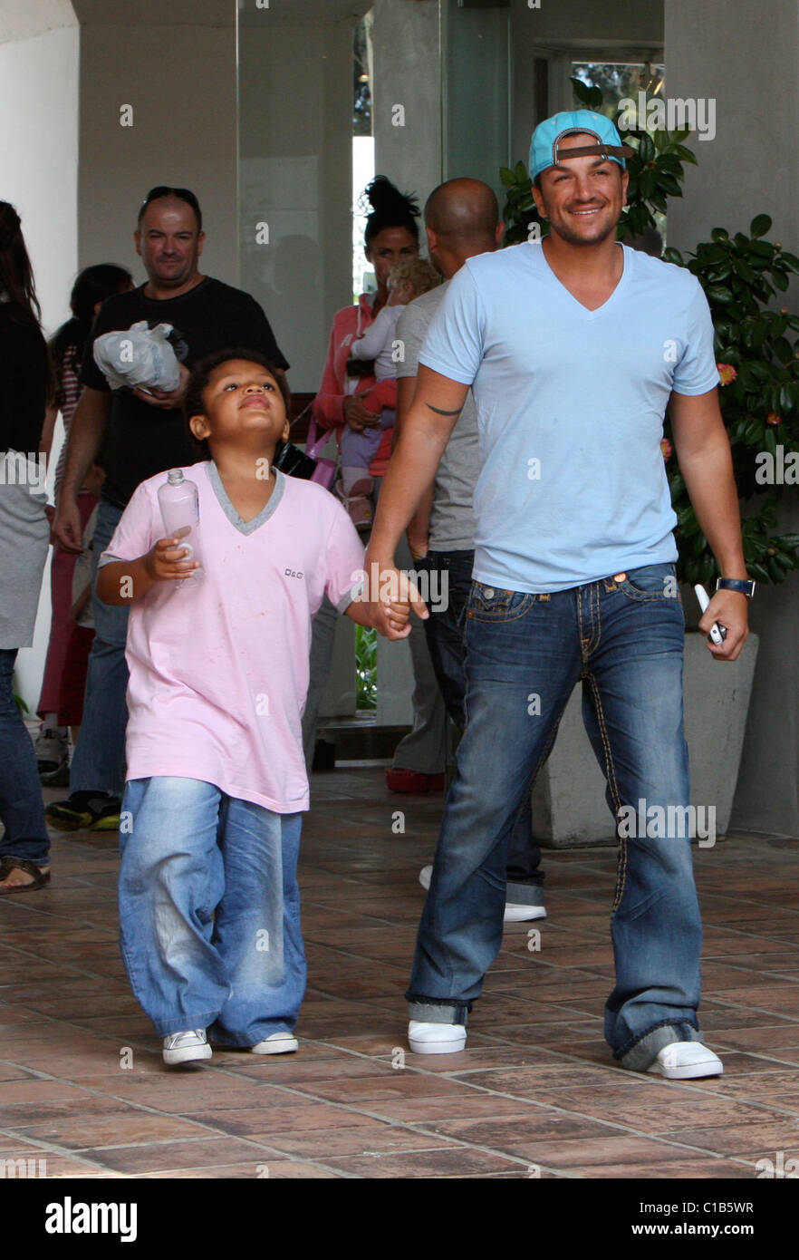 Peter Andre and Harvey go for a family lunch at Tony Taverna at Cross ...