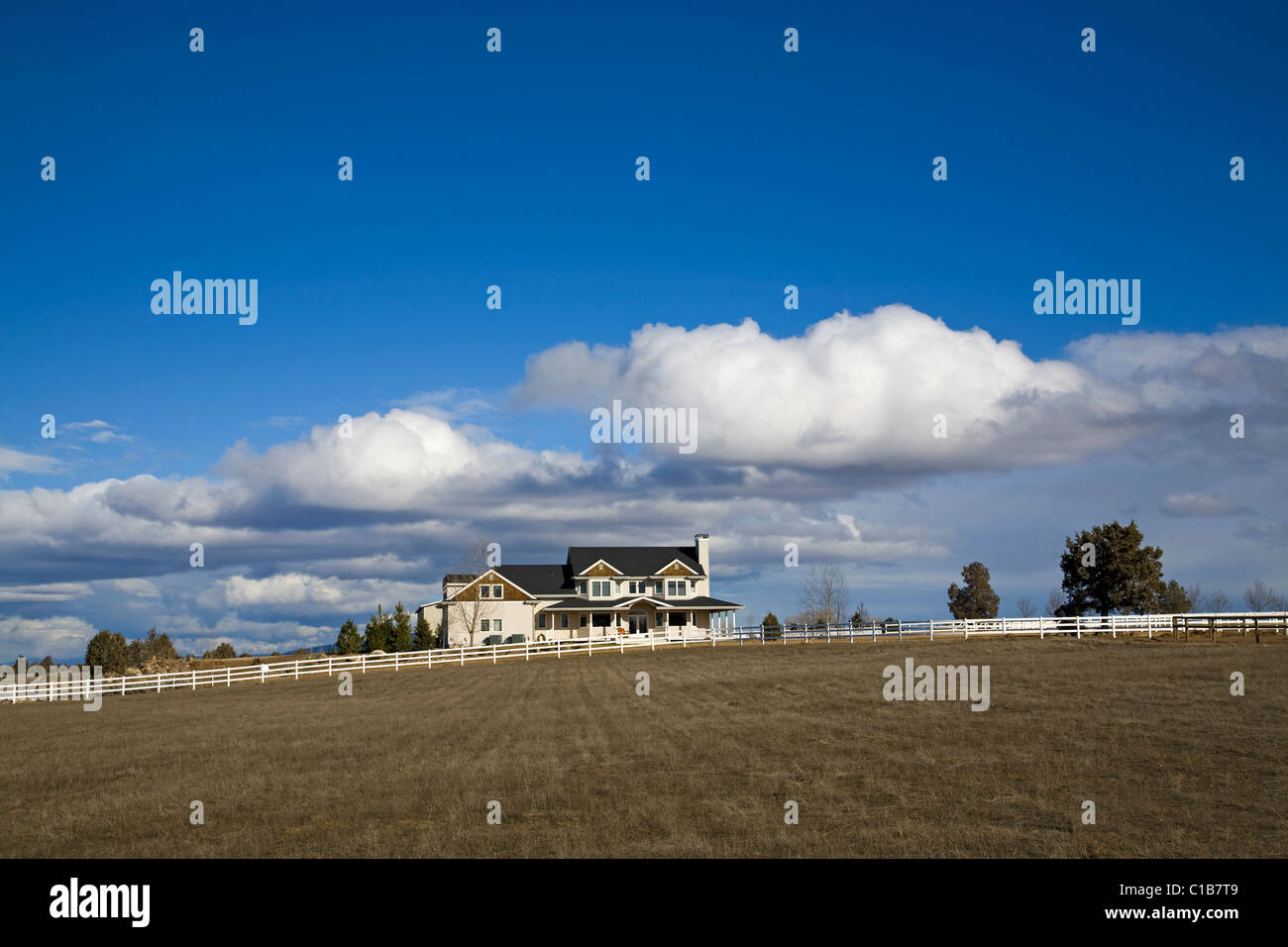 A beautiful farmhouse on a horse farm in Tumalo, near Bend, Oregon ...
