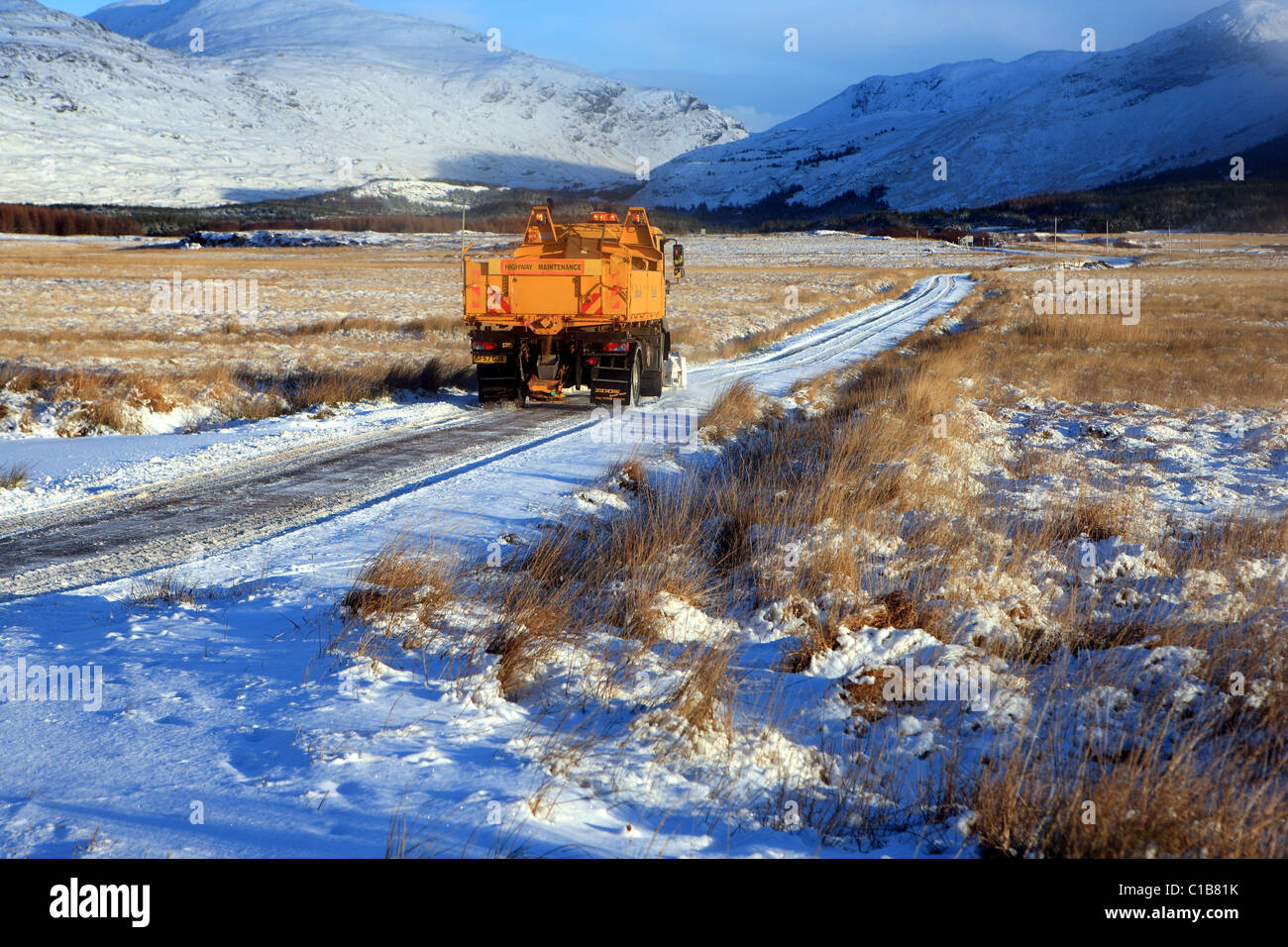 Snowplough keeping the roads on the Isle of Mull clear of snow in 2011 ...