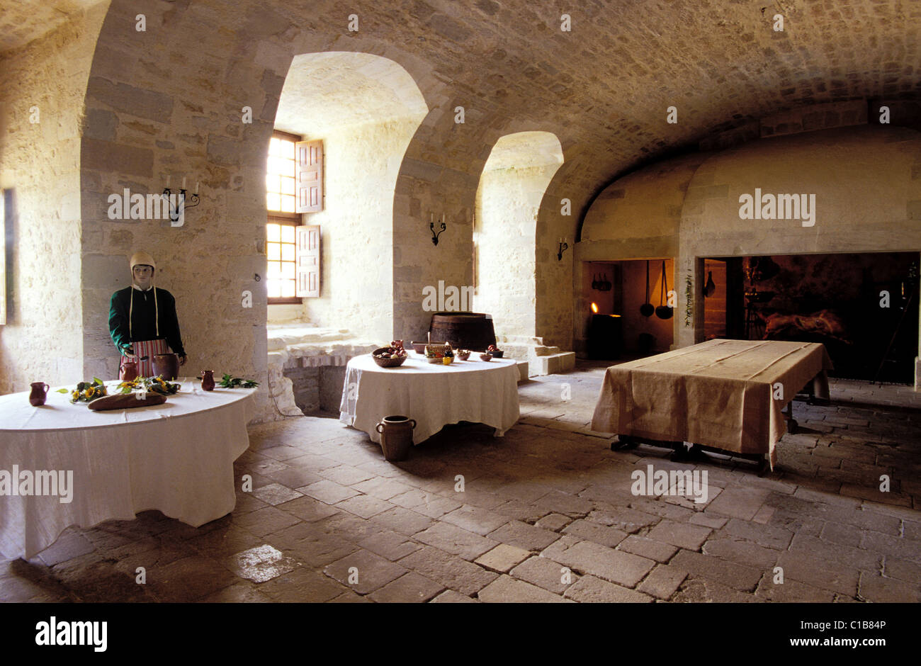 France, Lot et Garonne, Duras, big kitchen of the Duras castle Stock ...