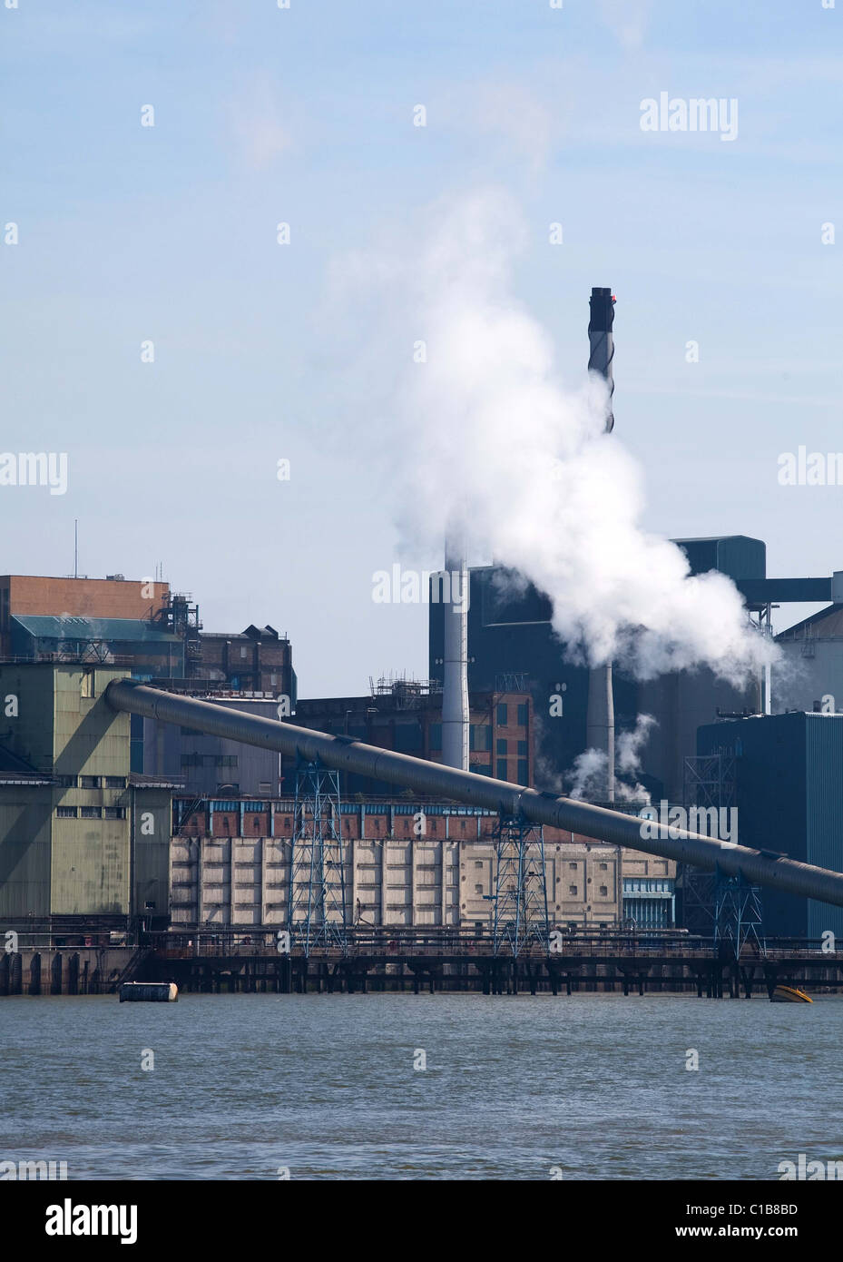 River side factory hi-res stock photography and images - Alamy