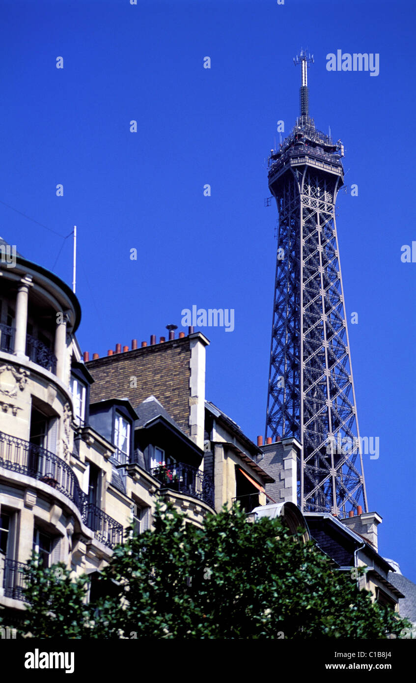 Flats next to the eiffel tower hi-res stock photography and images - Alamy