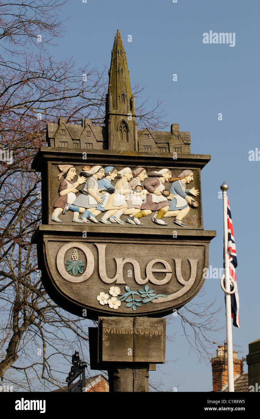 Wooden town sign hi-res stock photography and images - Alamy