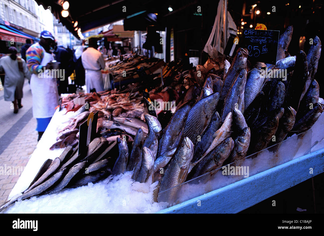Paris african people hi-res stock photography and images - Alamy