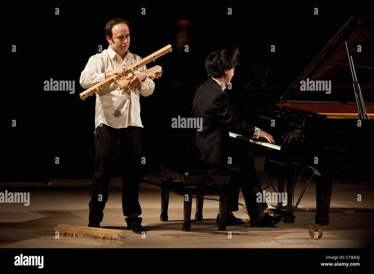 Musical duo classic hi-res stock photography and images - Alamy