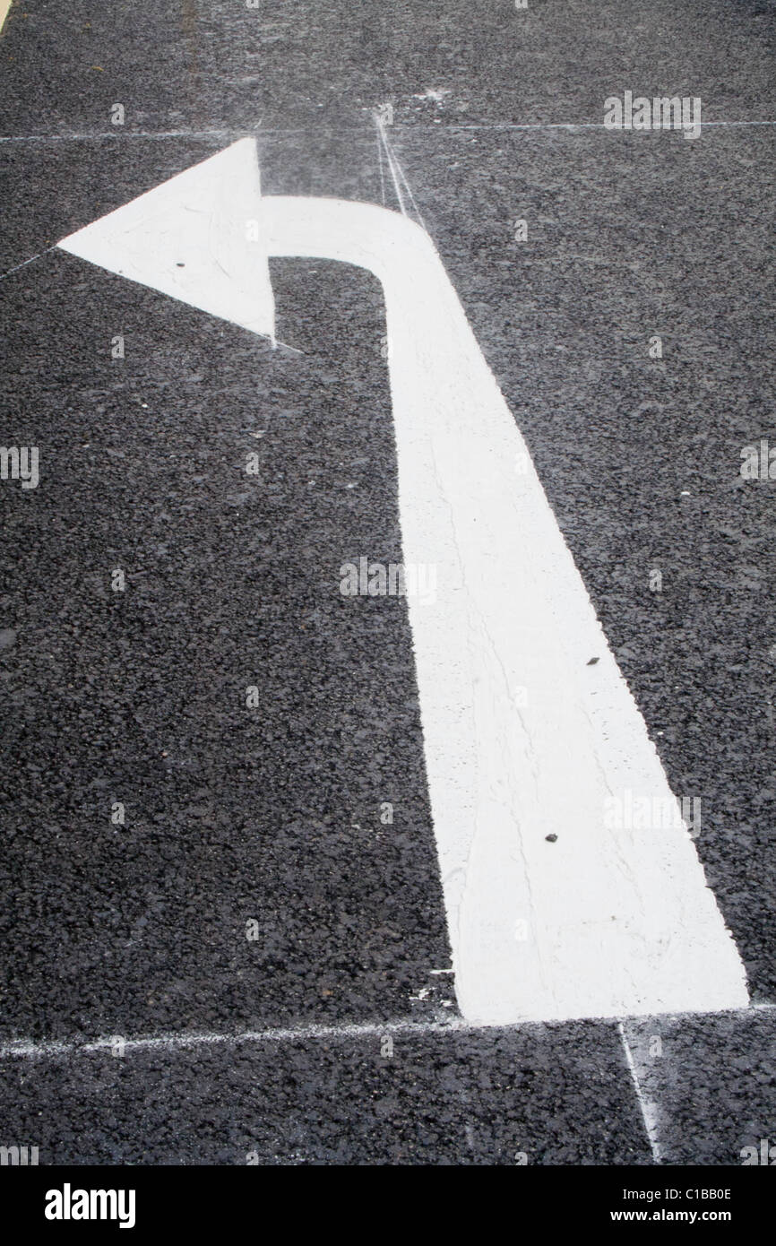 Left turn arrow hi-res stock photography and images - Alamy