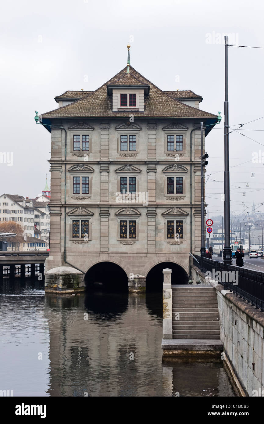 Building on the river hi-res stock photography and images - Alamy