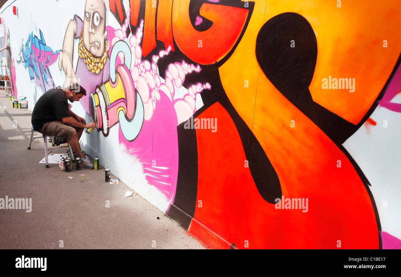 Legal graffiti wall london hi-res stock photography and images - Alamy