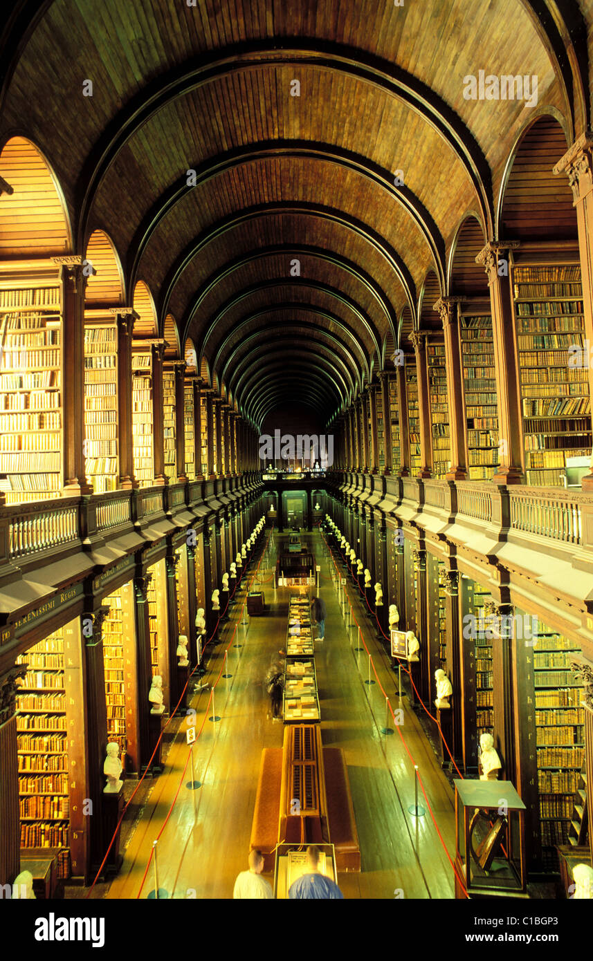 Republic of Ireland, Dublin, Trinity college, the old library gallery ...