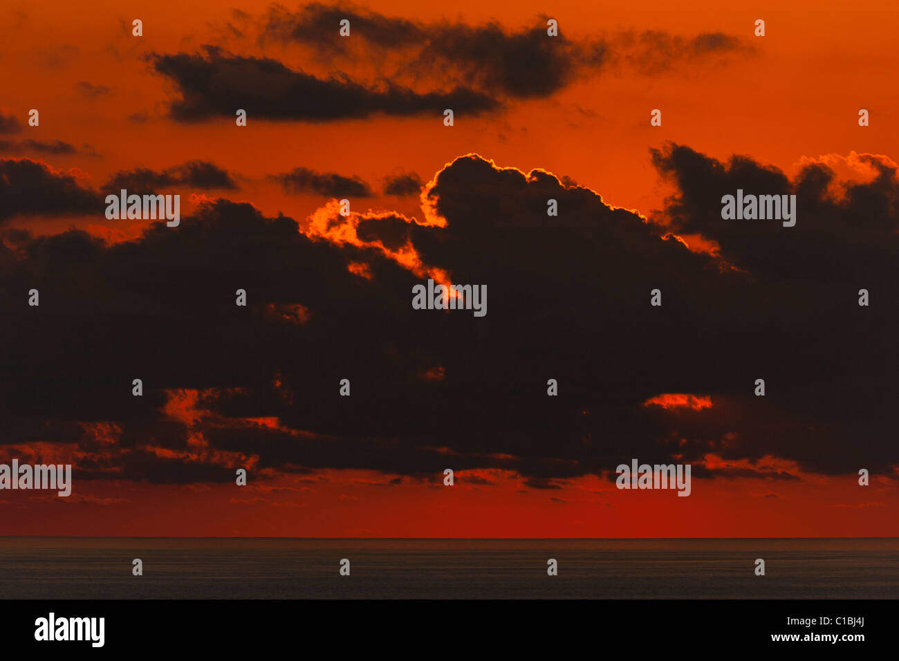 Red clouds sky hi-res stock photography and images - Alamy