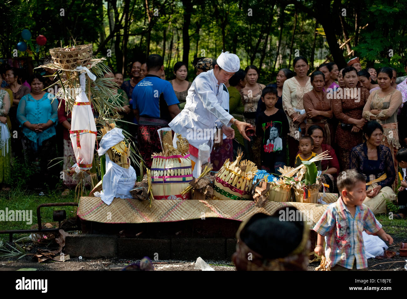 Balinese hindu cremation ceremony taking hi-res stock photography and ... Balinese hindu cremation ceremony taking hi-res stock photography and ...
