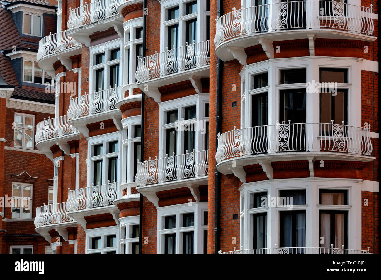 Block of flats- apartments in London Stock Photo - Alamy