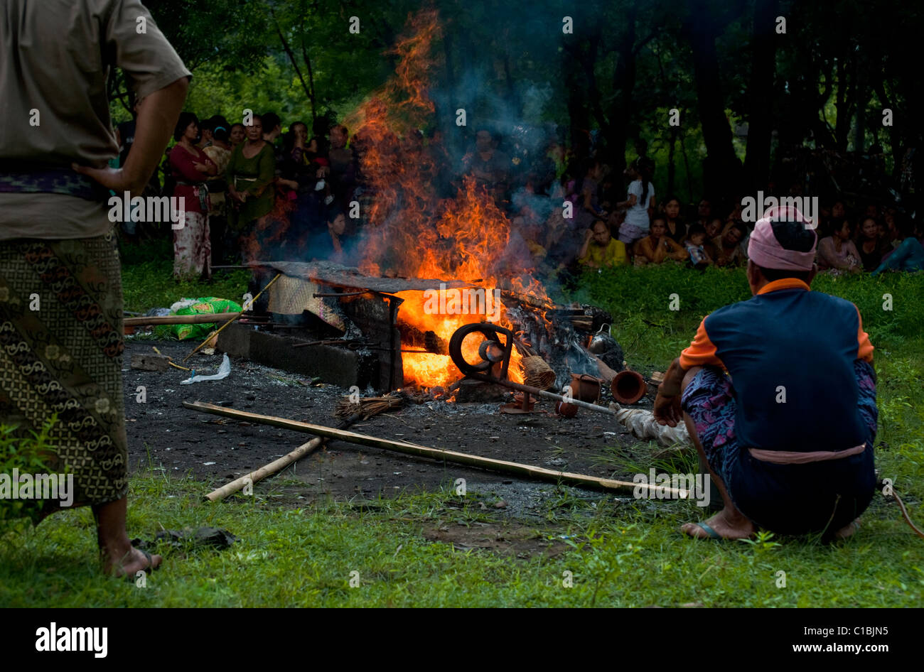 Balinese hindu cremation ceremony taking hi-res stock photography and ... Balinese hindu cremation ceremony taking hi-res stock photography and ...