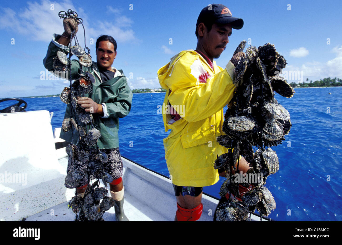 Tuamotu fisherman hi-res stock photography and images - Alamy