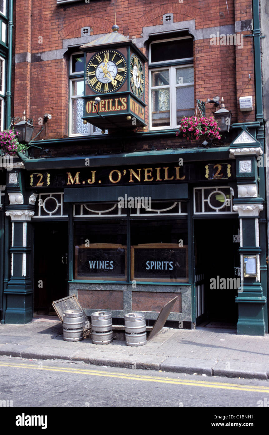 Republic of Ireland, Dublin county, O'Neills' pub storefront Stock ...