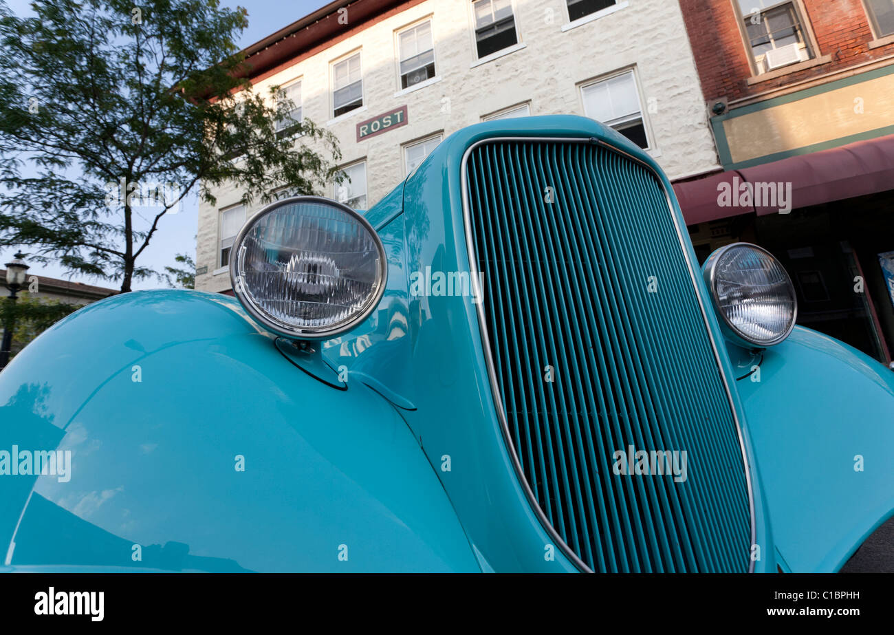 Front end of a classic automobile Stock Photo - Alamy