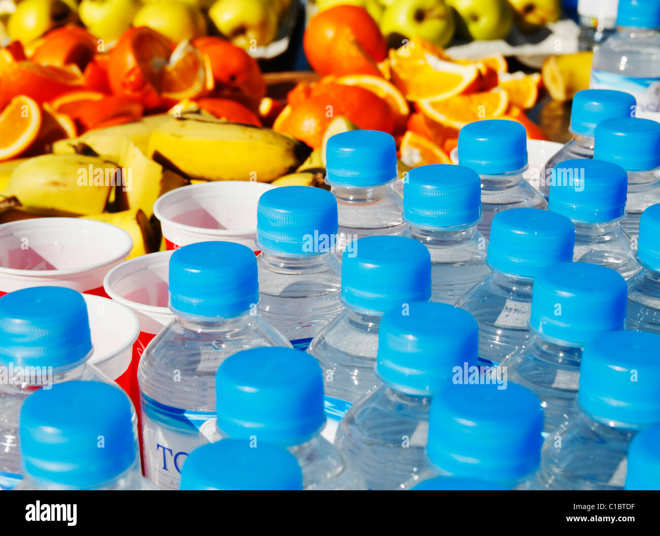 Marathon water station hi-res stock photography and images - Alamy