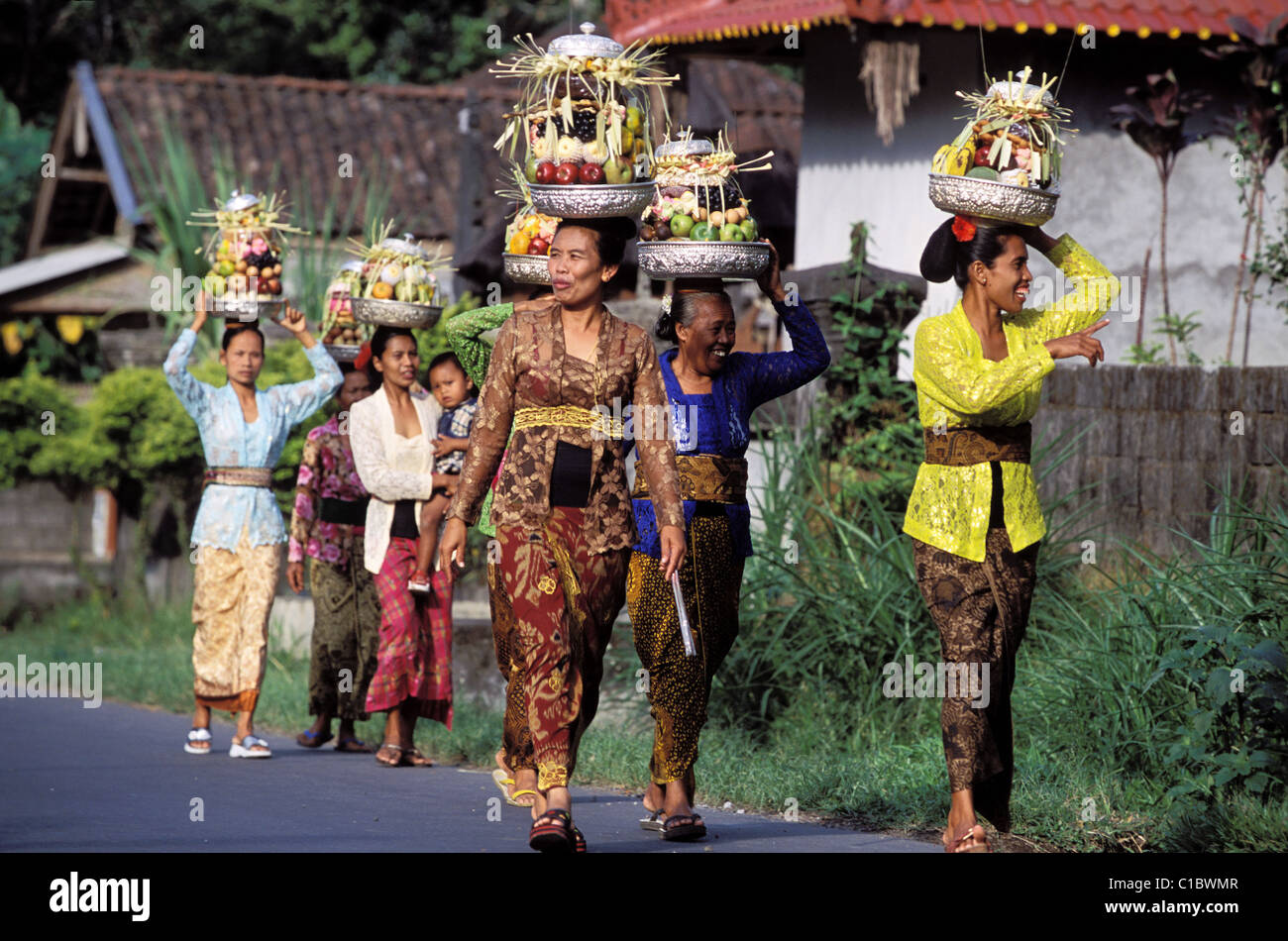 Indonesia, Bali, religious processions with offerings Stock Photo - Alamy