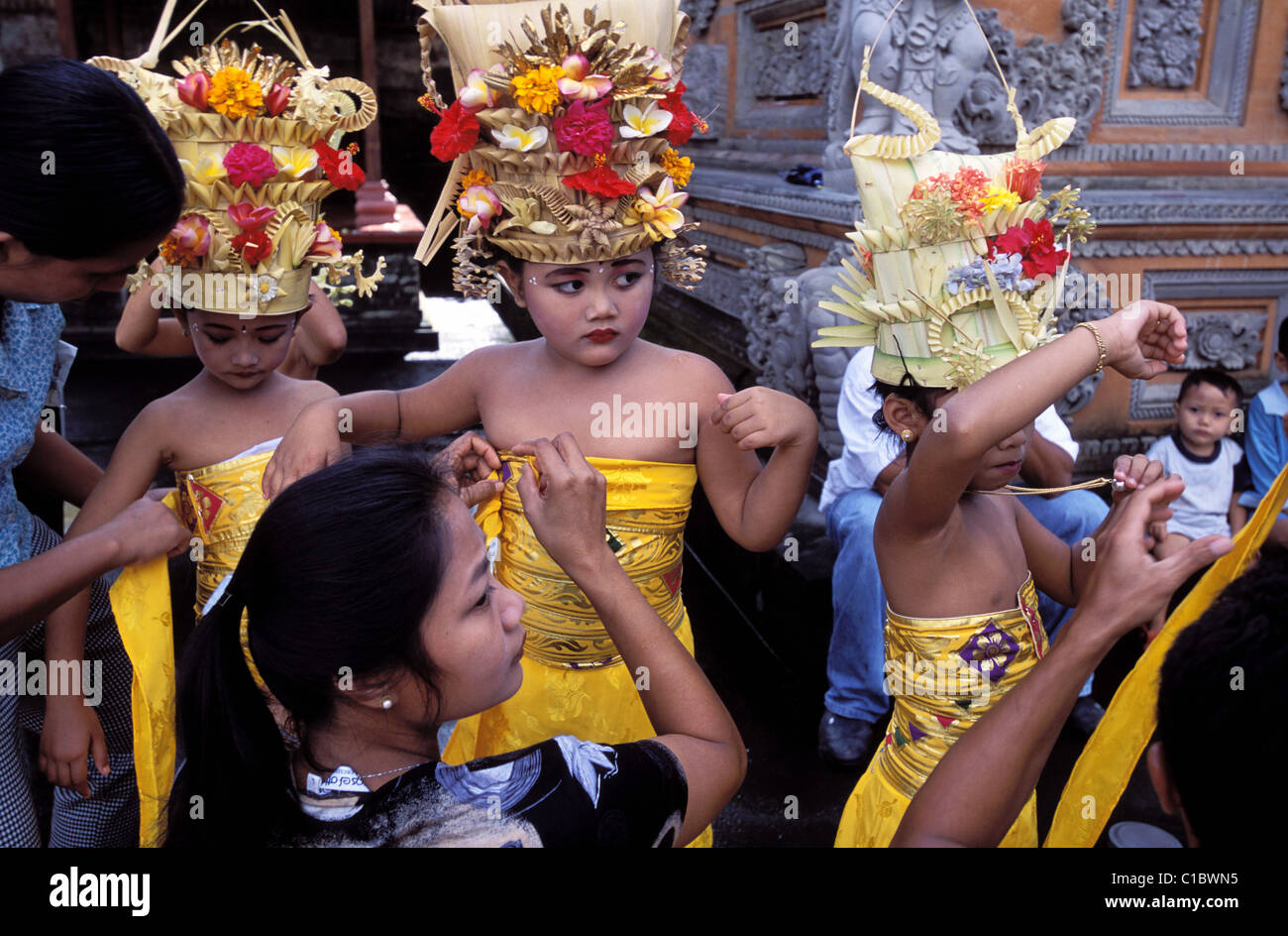 Indonesia, Bali, young dancers Stock Photo - Alamy