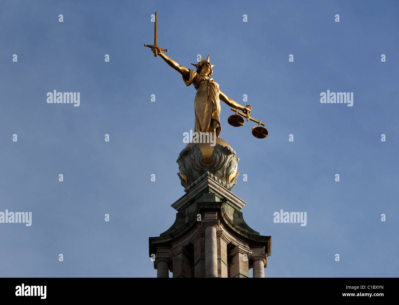The Lady of Justice statue atop The Central Criminal Court in England ...