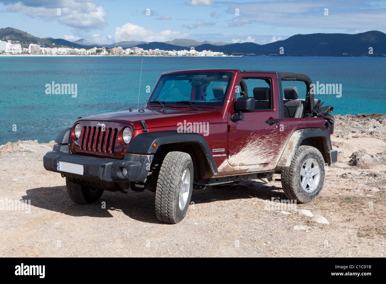 Red jeep hi-res stock photography and images - Alamy