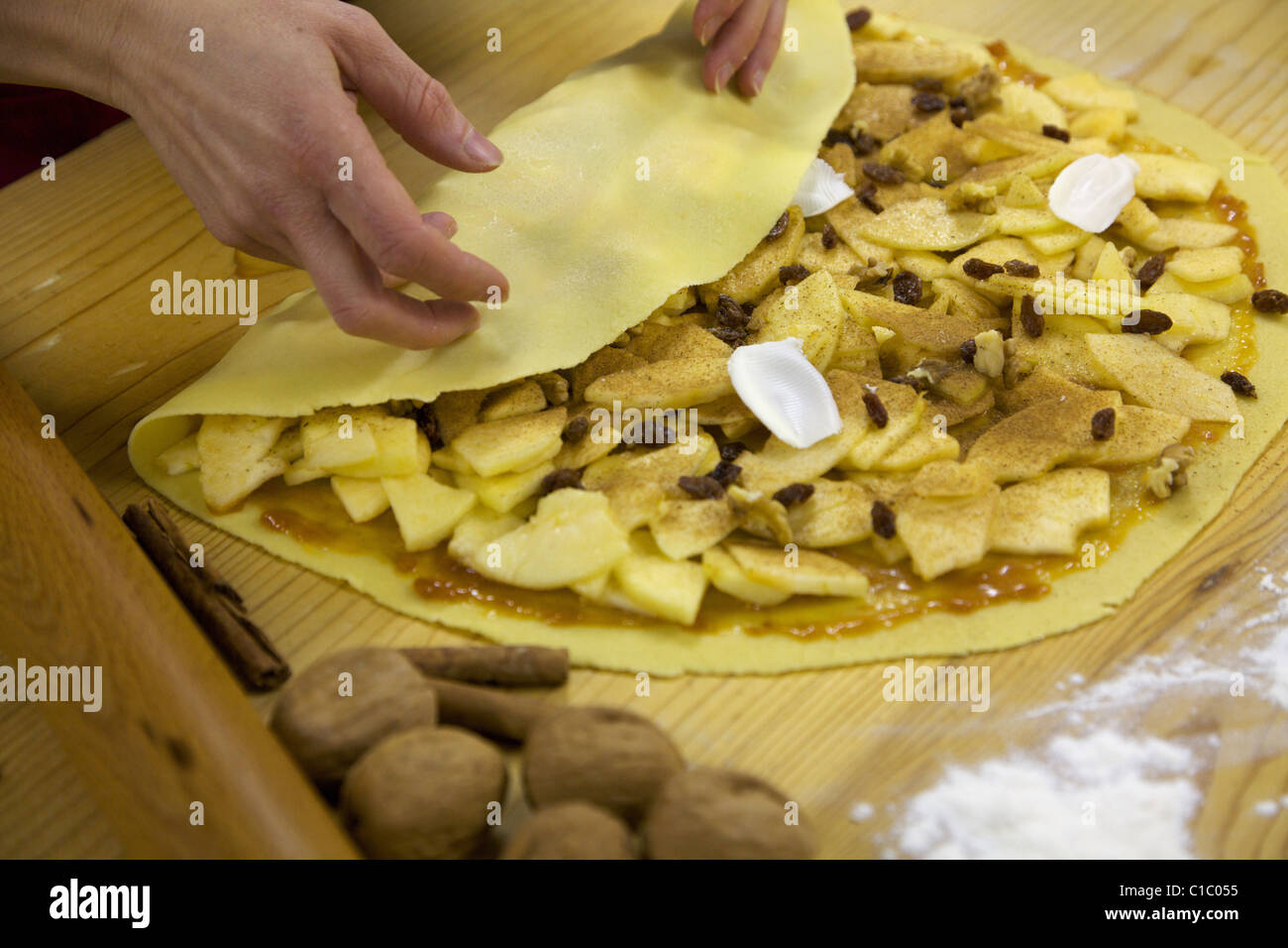 Apple strudel italy hi-res stock photography and images - Alamy
