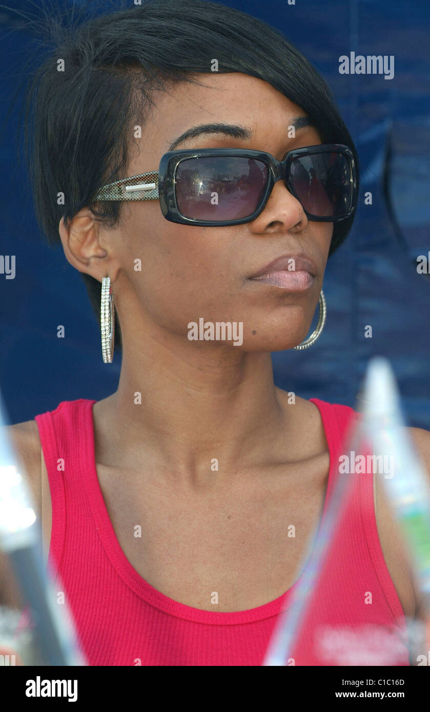 Michelle Williams Singer Body