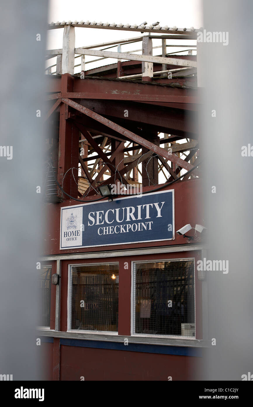 Security checkpoint hi-res stock photography and images - Alamy