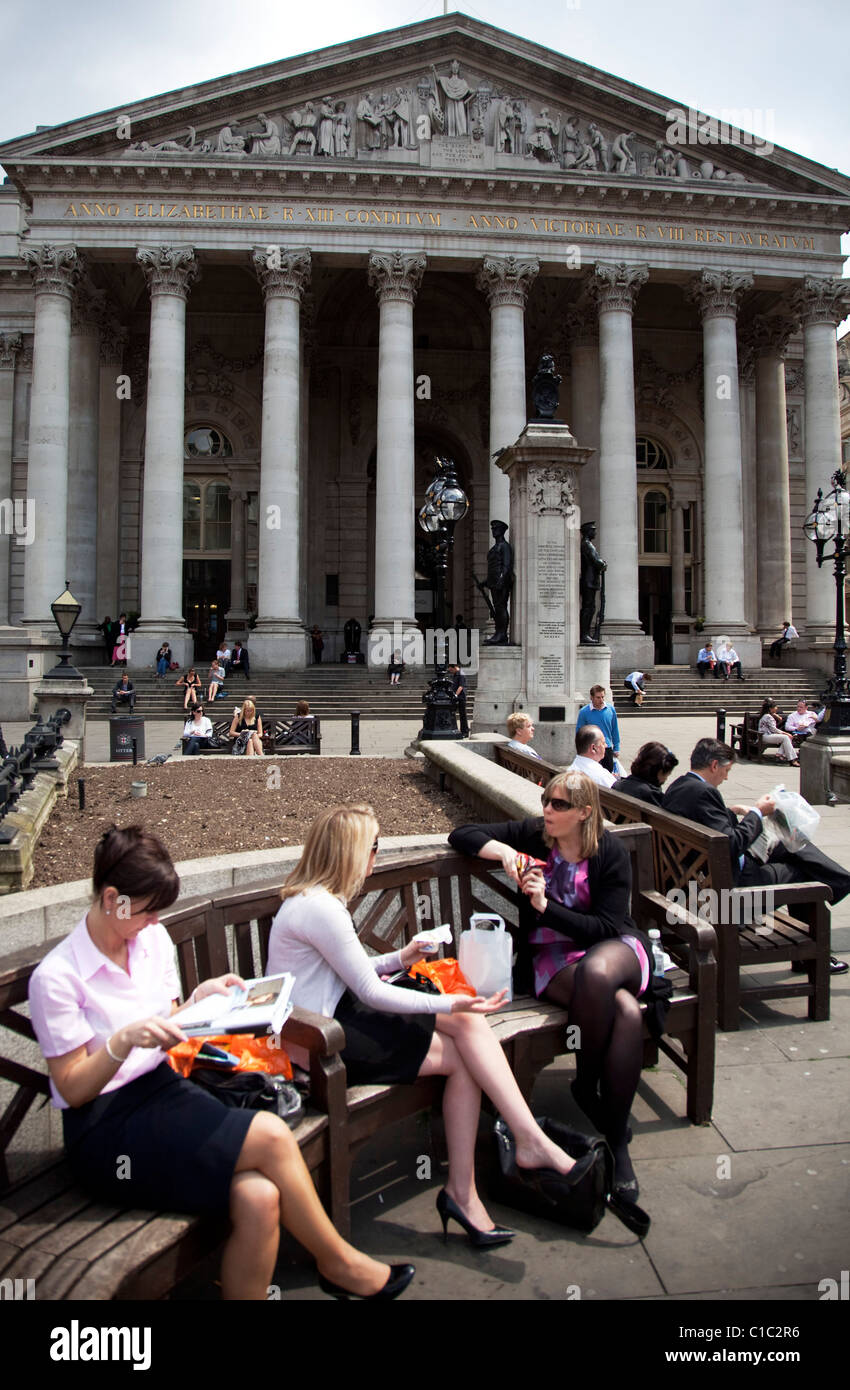 Outside royal exchange hi-res stock photography and images - Alamy