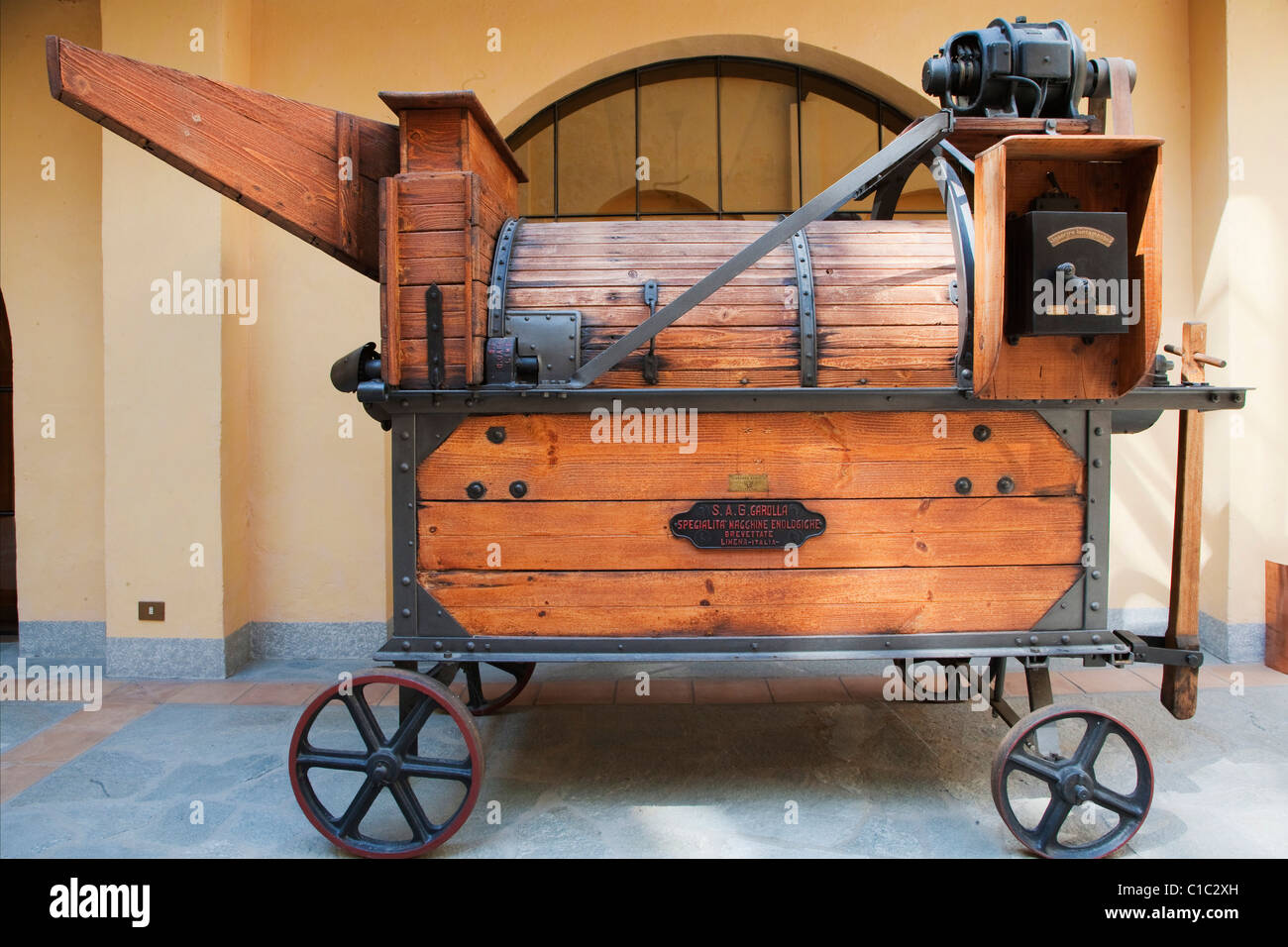 Old wine press hi-res stock photography and images - Alamy