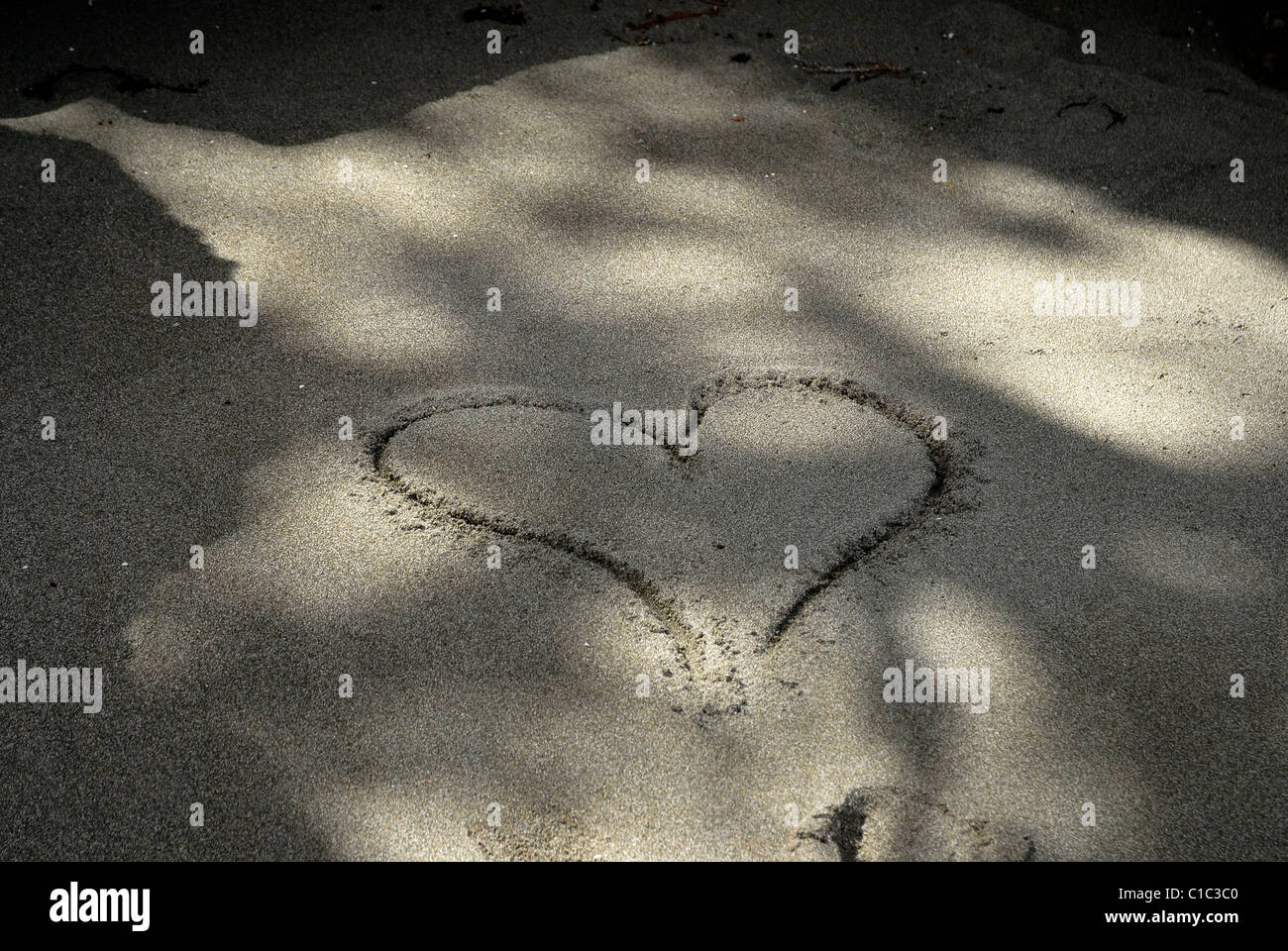 pretty heart shape drawn in the sand Stock Photo - Alamy