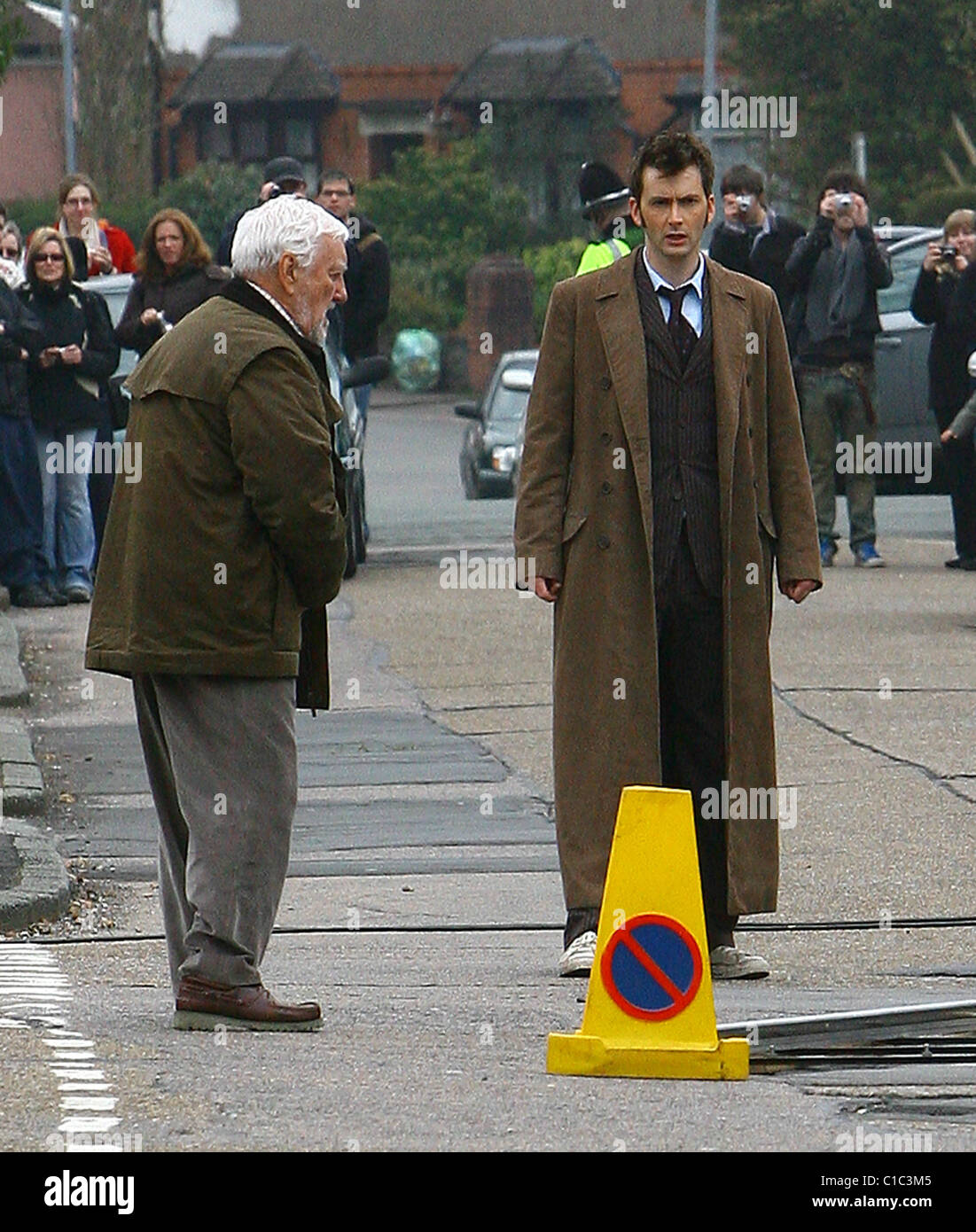 Bernard cribbins doctor who hi-res stock photography and images - Alamy