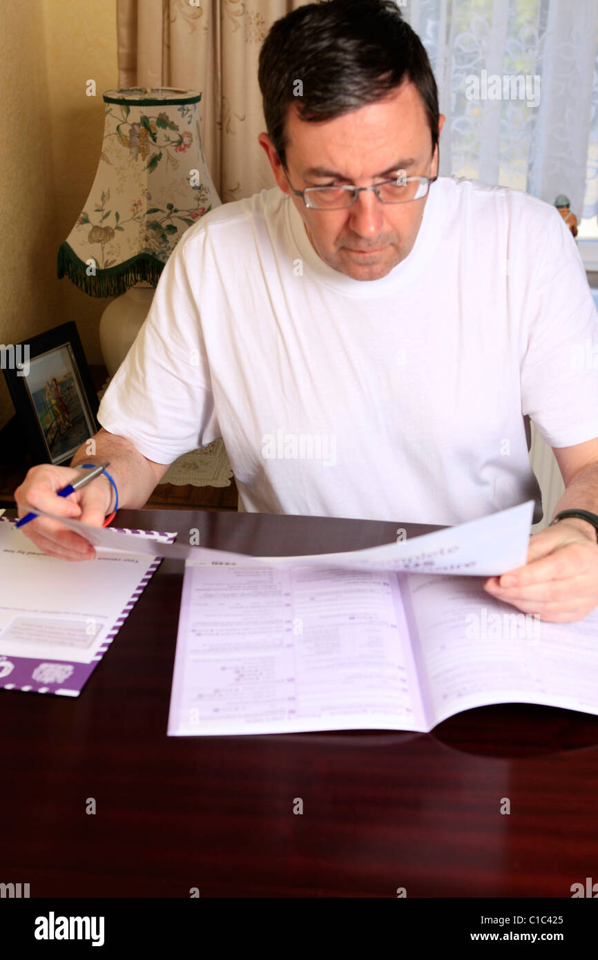 adult-male-completing-the-compulsory-uk-census-questionnaire-stock