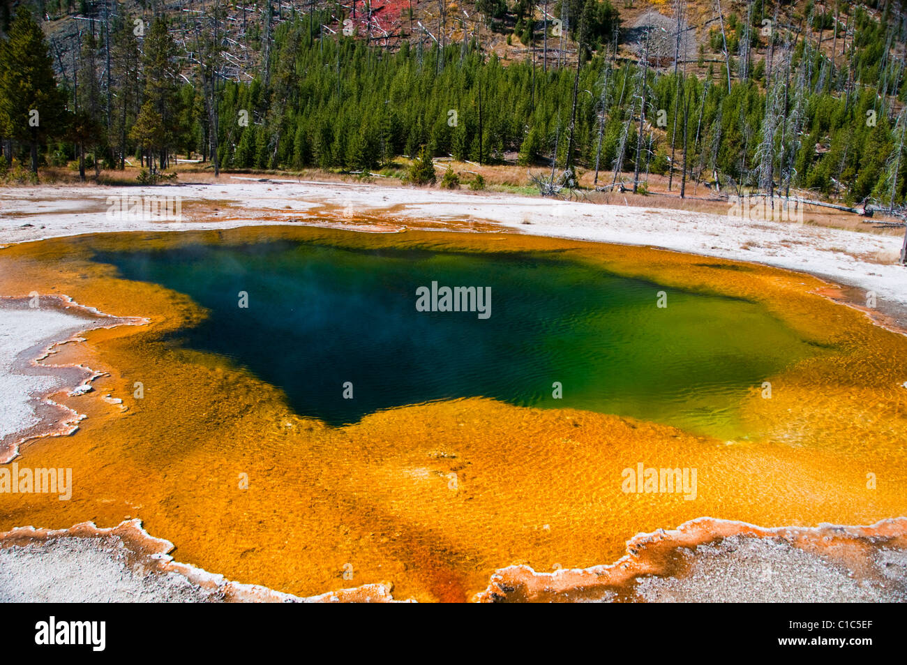 Yellowstone lies on a massive chamber of magma hi-res stock photography ...