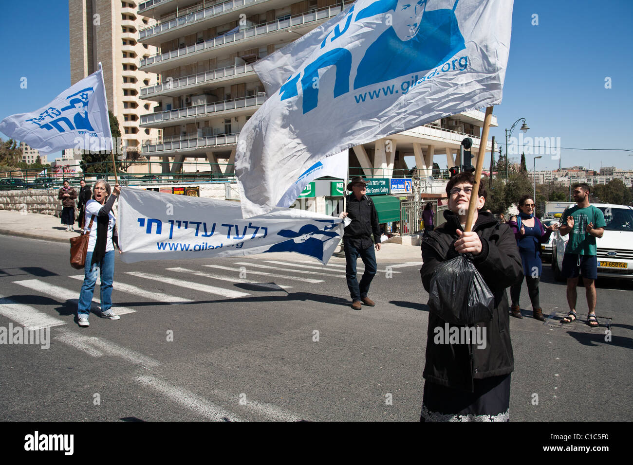 Five-minute protest for the release of Gilad Shalit from Hammas ...