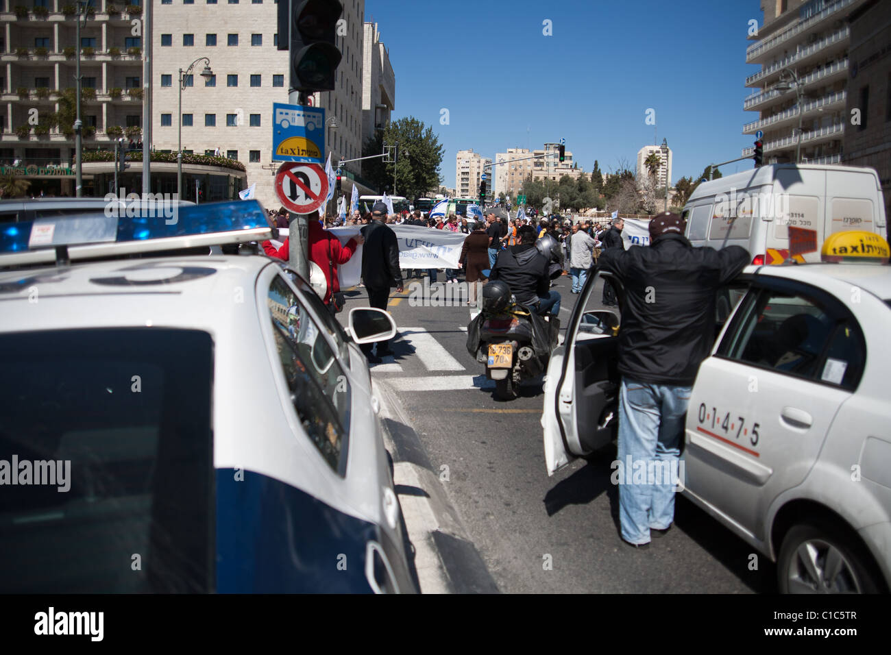 Five-minute protest for the release of Gilad Shalit from Hammas ...