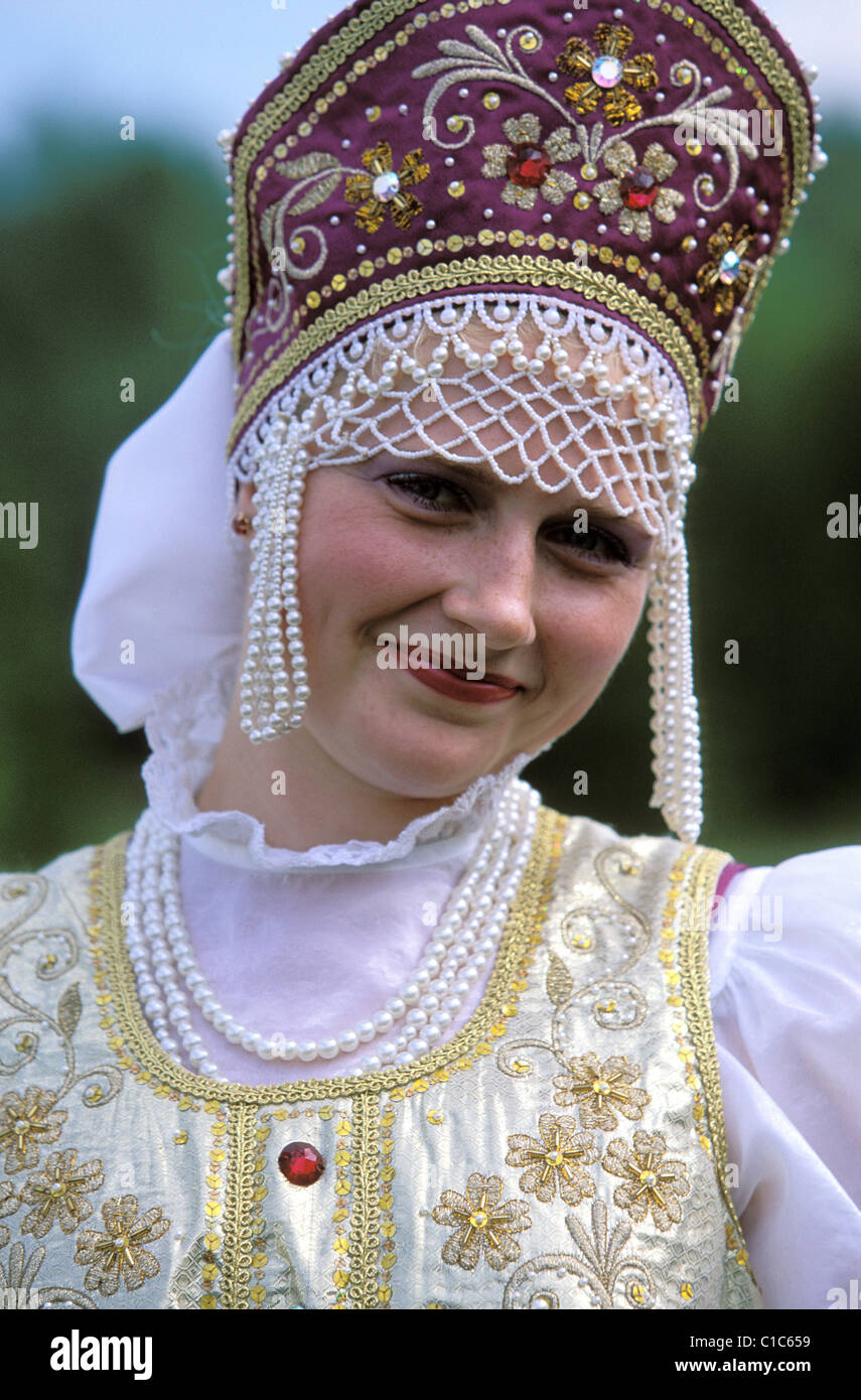 Russia, west, girl wearing a folk costume Stock Photo - Alamy