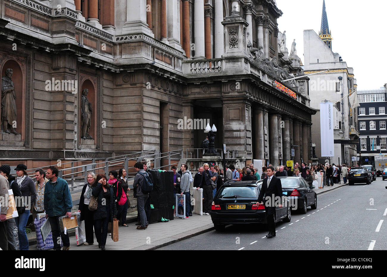 Very long queue at The Royal Academy of established and unknown artists ...