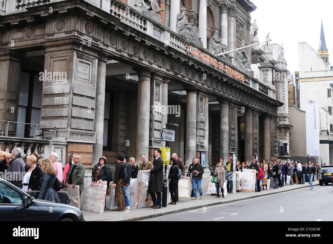 Very long queue at The Royal Academy of established and unknown artists ...