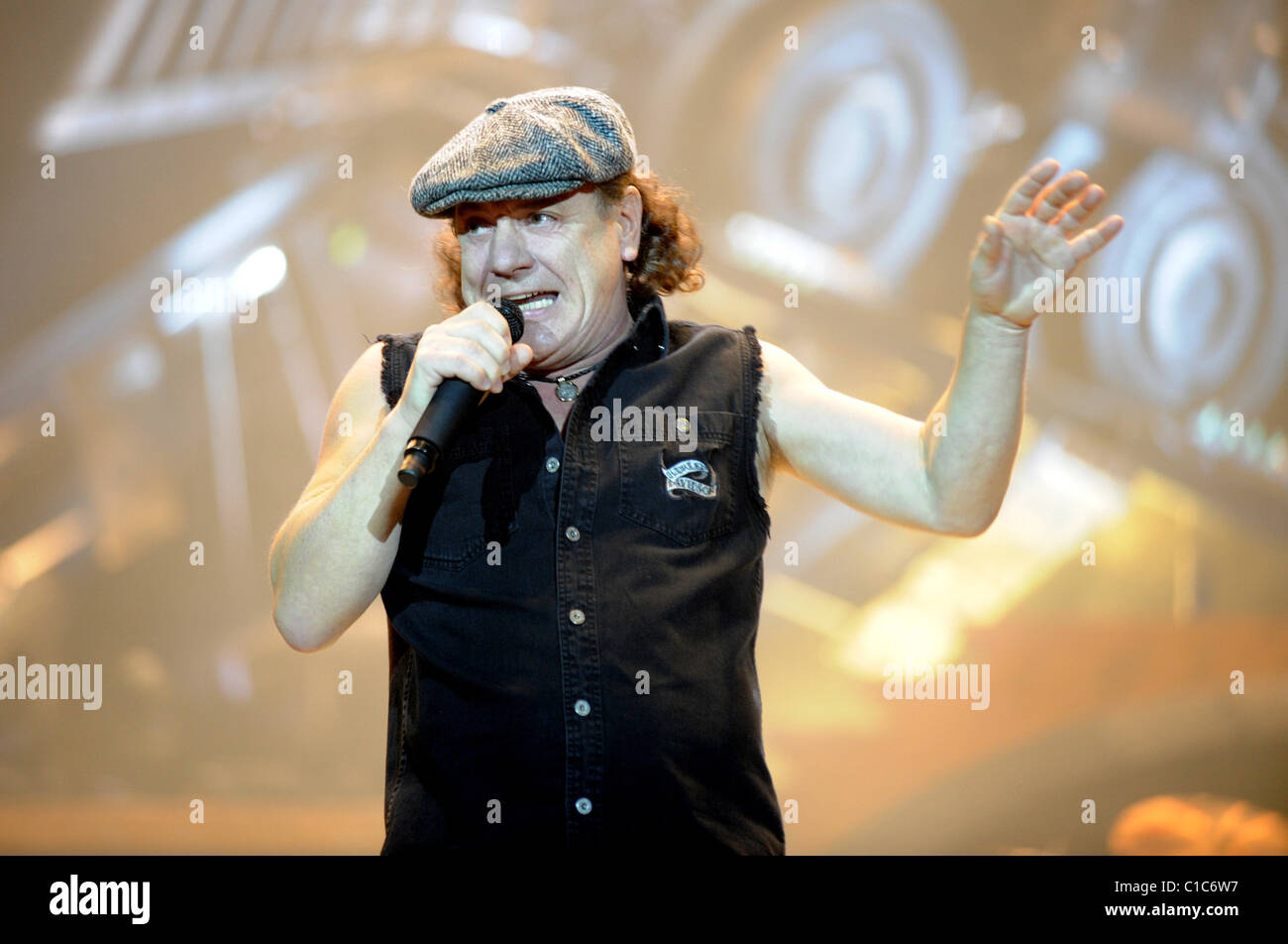 Malcolm acdc angus young hi-res stock photography and images - Alamy